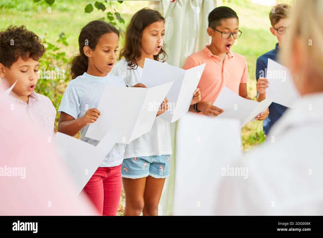 Choir boy girl hi-res stock photography and images - Alamy