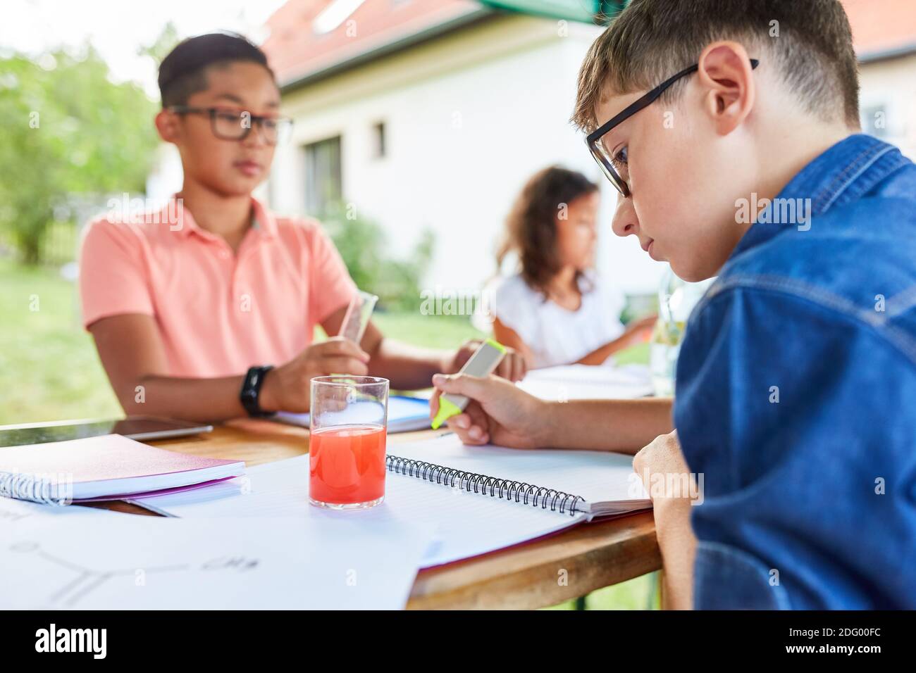 Children study hi-res stock photography and images - Alamy