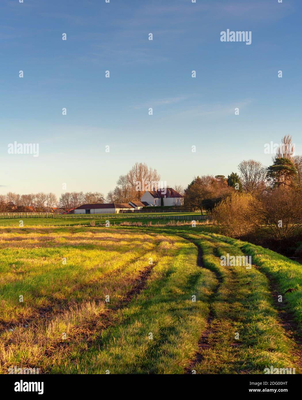 Bank end farm hi-res stock photography and images - Alamy