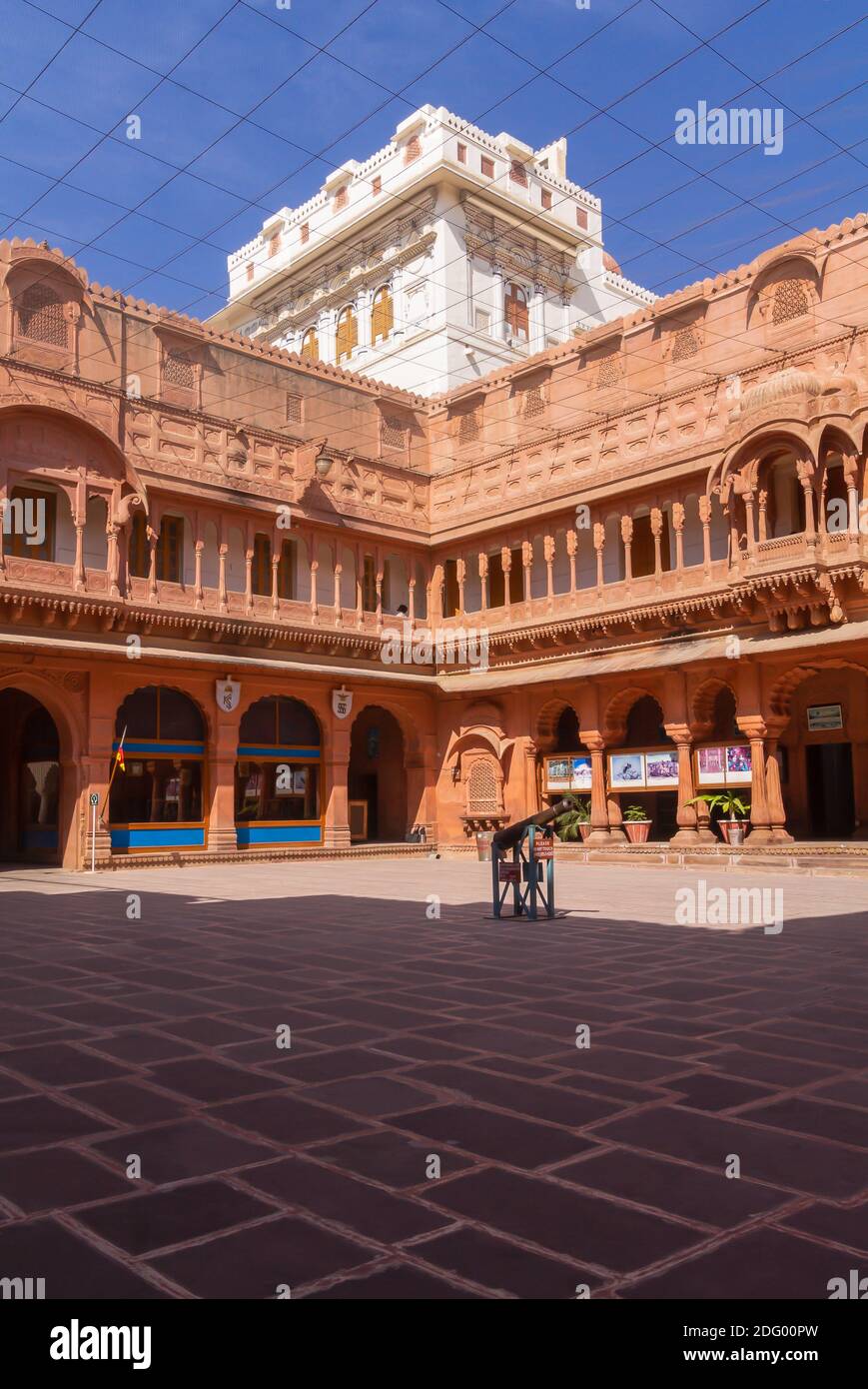 Entrance fort junagarh fort bikaner hi-res stock photography and images ...