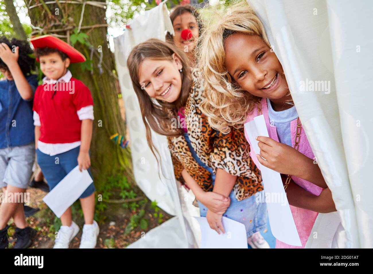 Talent show kids hi-res stock photography and images - Alamy