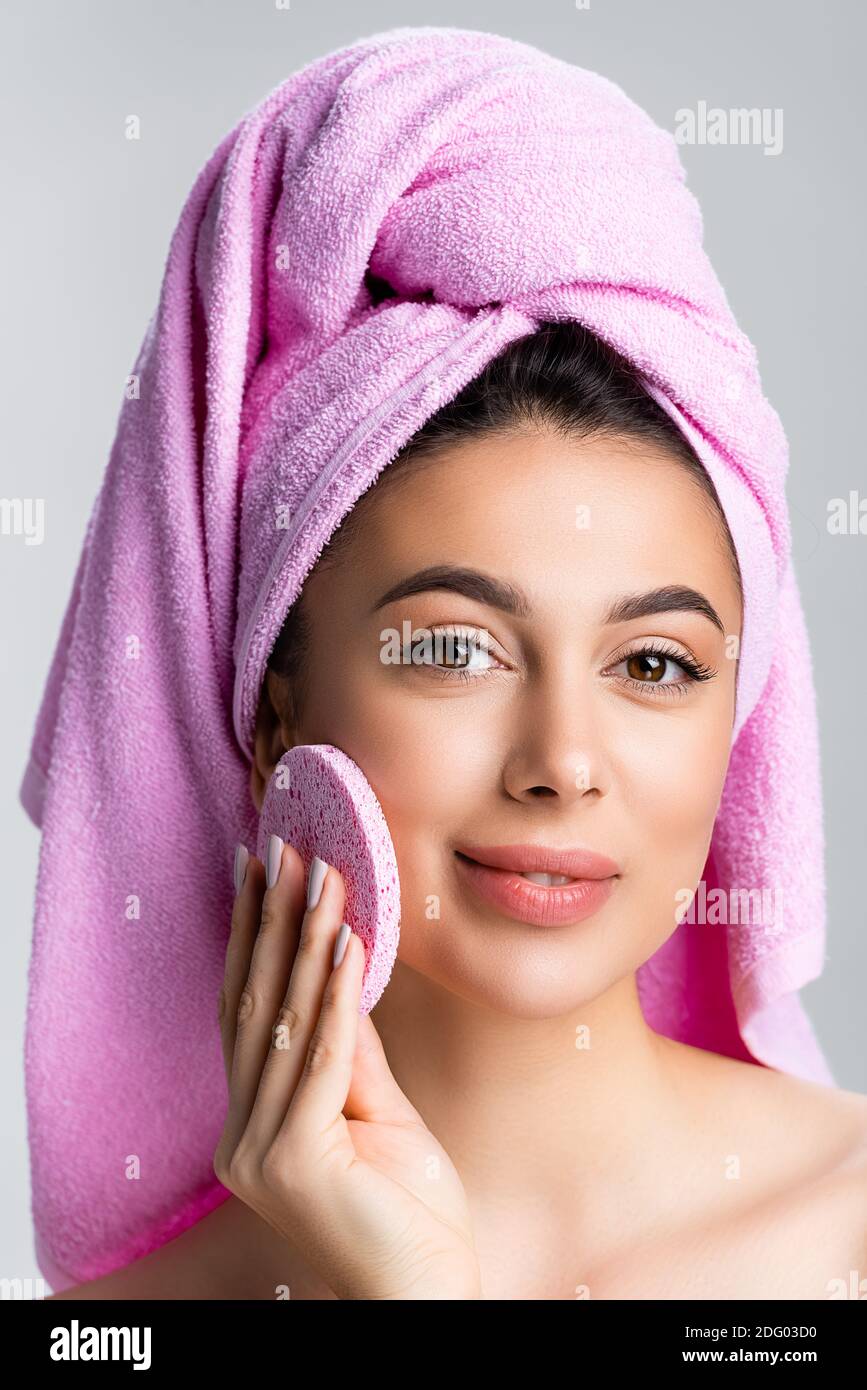Woman face cleanse sponge hi-res stock photography and images - Alamy