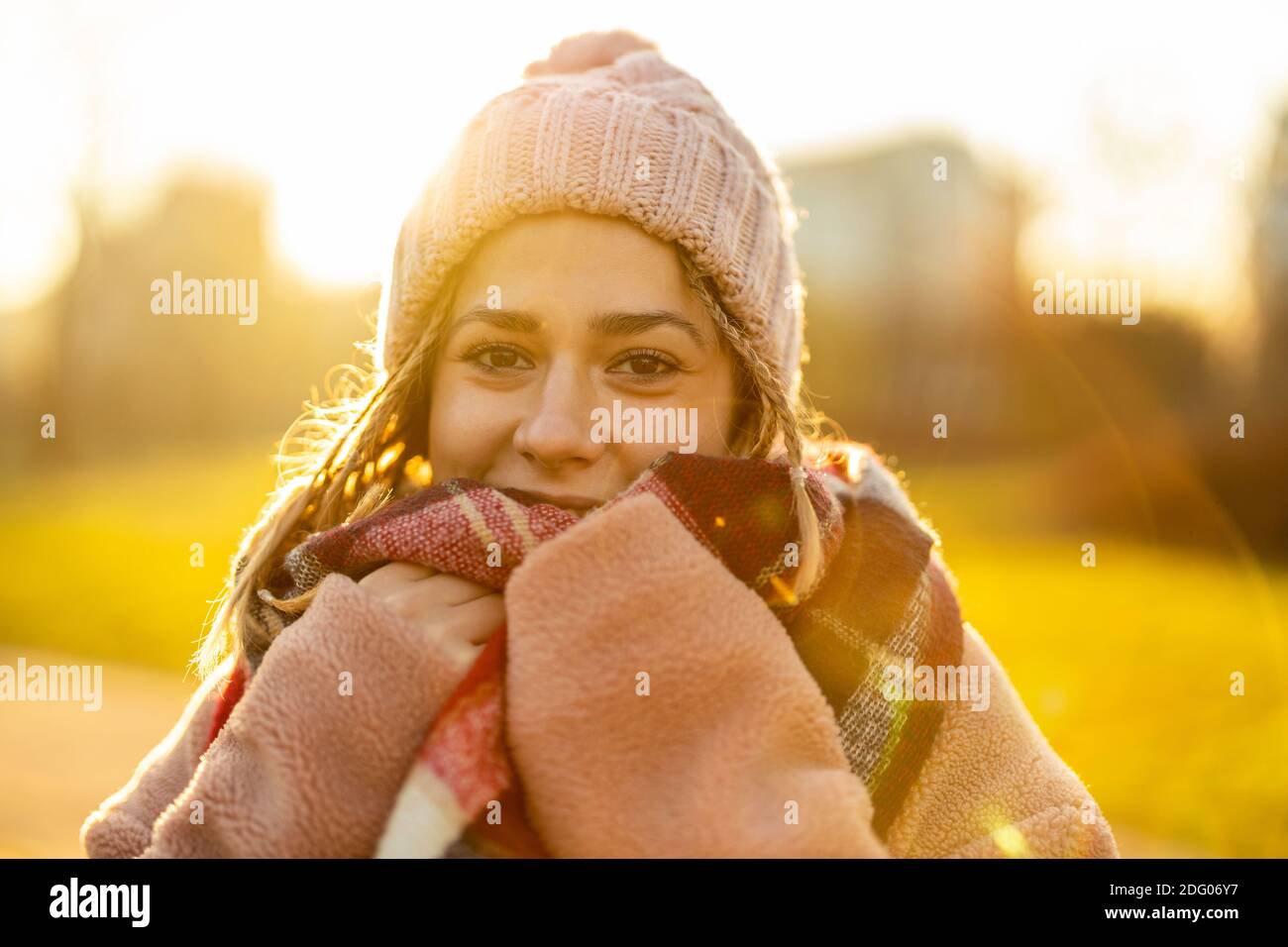 Feeling cold hi-res stock photography and images - Alamy