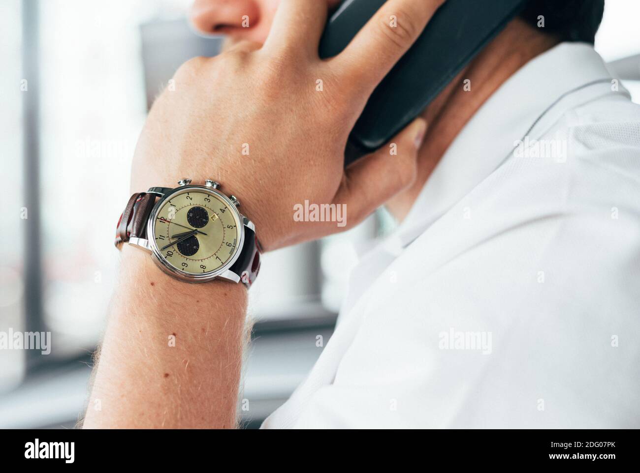 Mobile phone clock hand hi-res stock photography and images - Alamy
