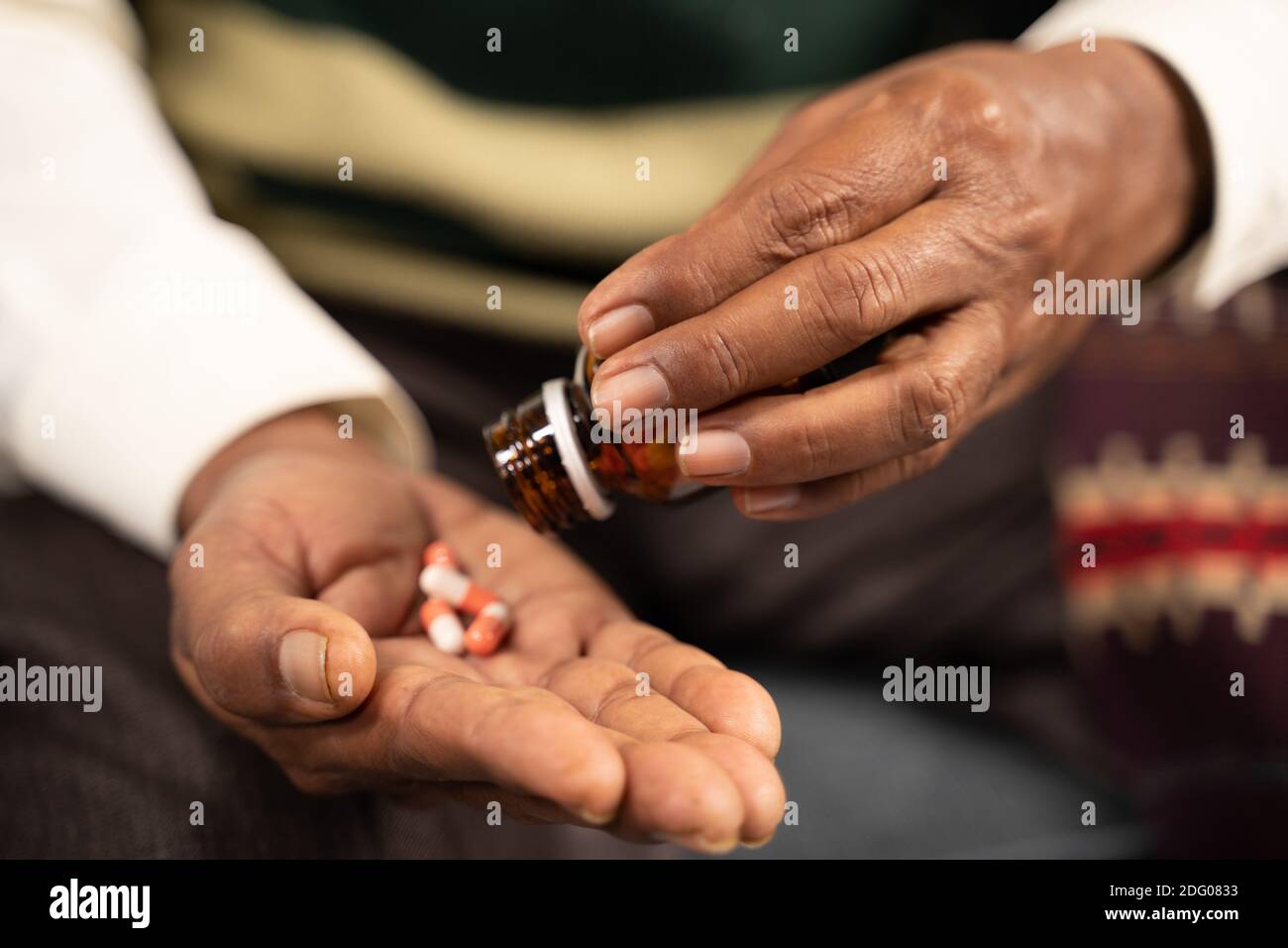 Daily tablets bottle hi-res stock photography and images - Alamy