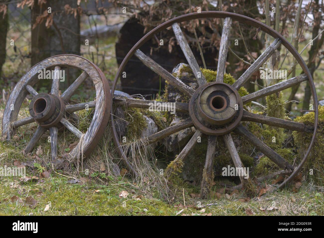 Old cartwheels hi-res stock photography and images - Alamy