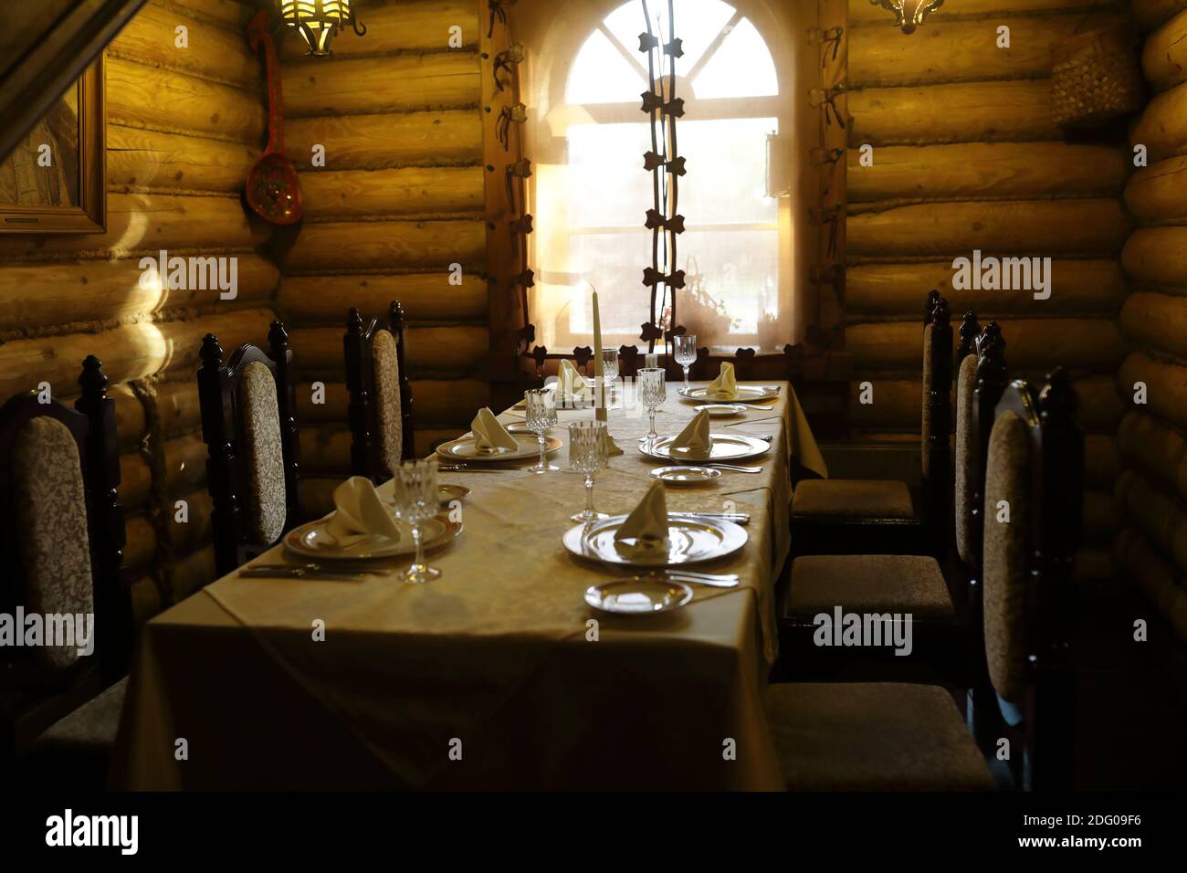 Interior of a dining room in cottage Stock Photo - Alamy