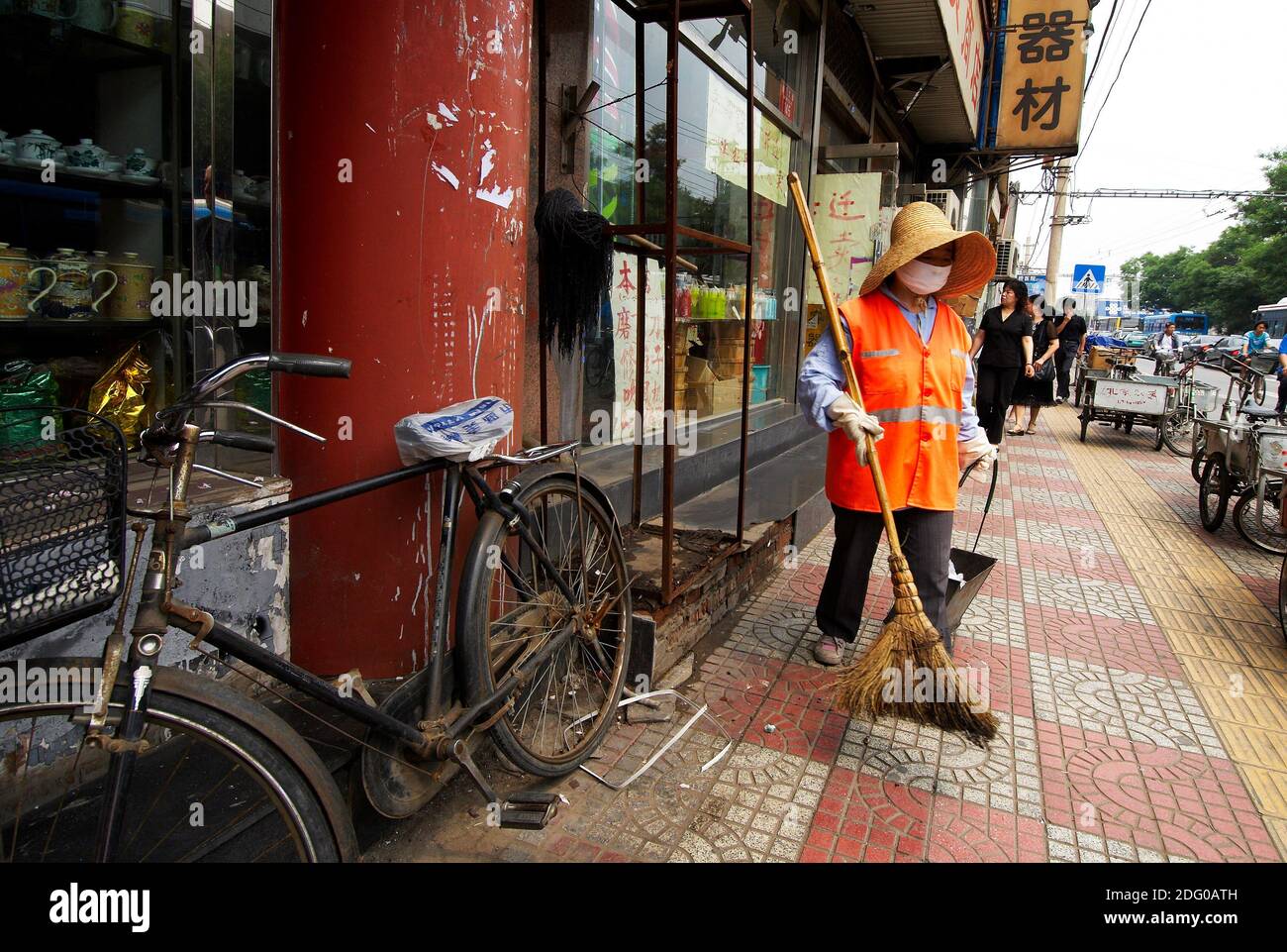 Asian street sweeper hi-res stock photography and images - Alamy