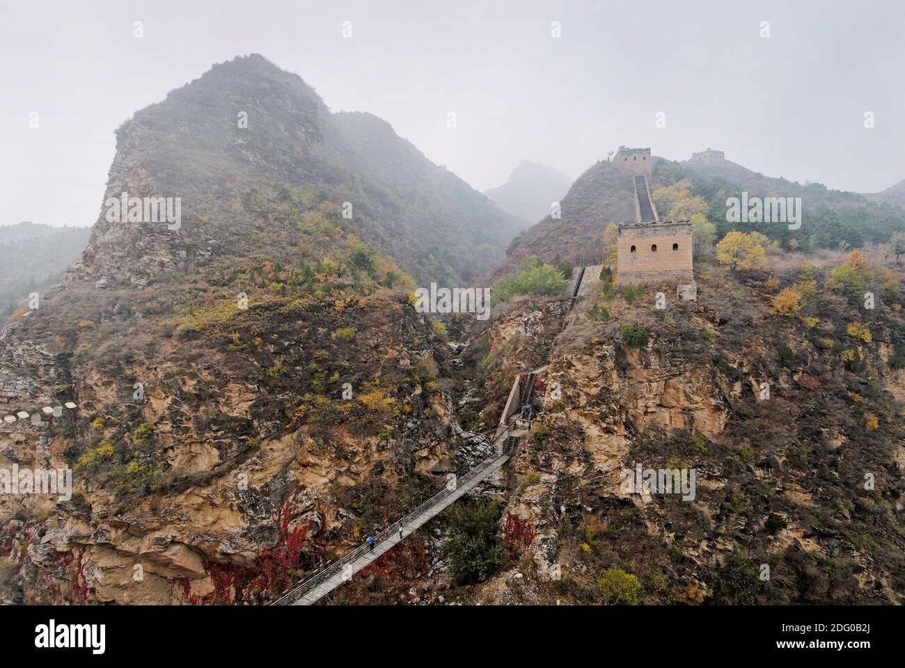 Suspension bridge on the Great Wall of China Stock Photo - Alamy