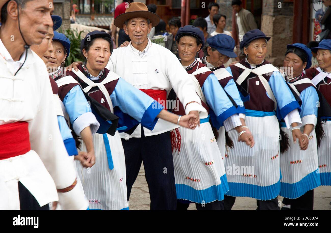 Naxi people hi-res stock photography and images - Alamy