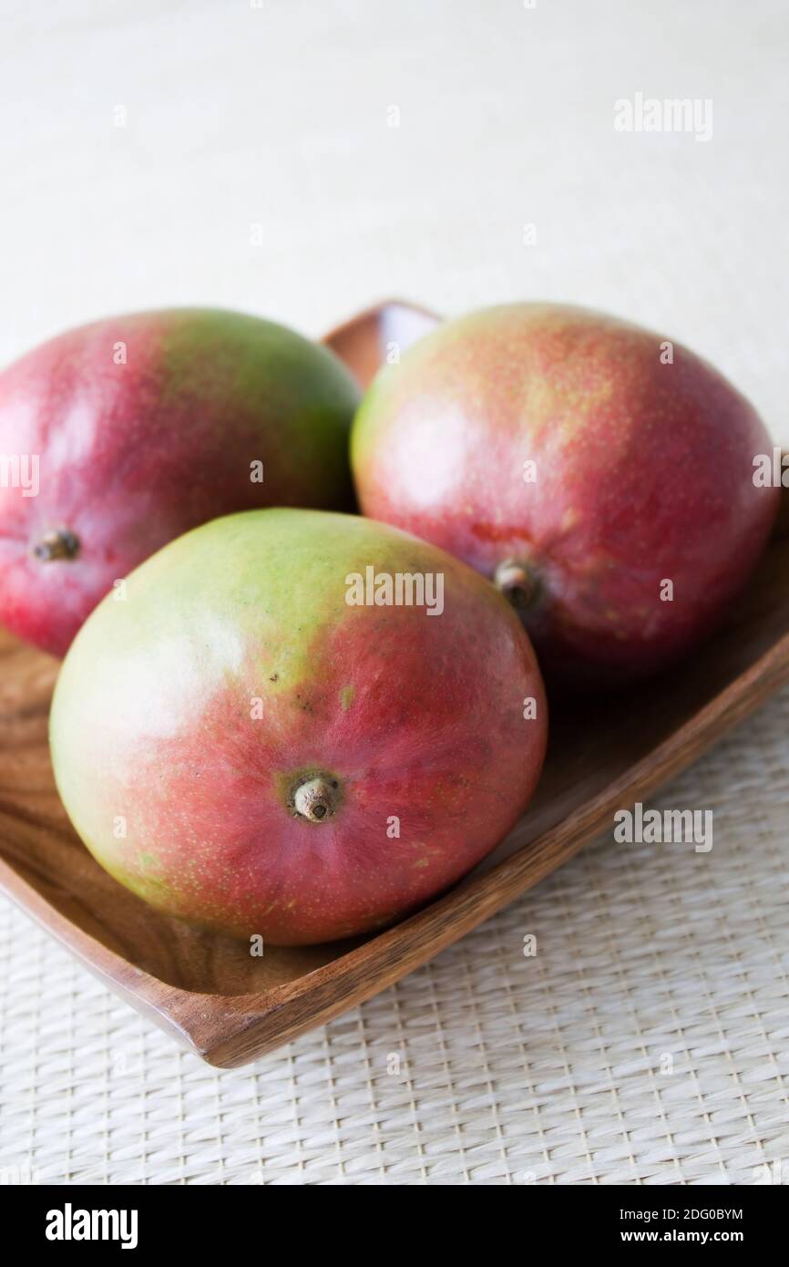 Mango vertical hi-res stock photography and images - Alamy