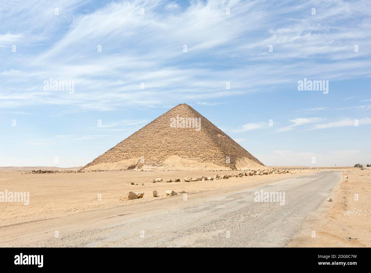 The red pyramid at Dahshur, Egypt Stock Photo - Alamy