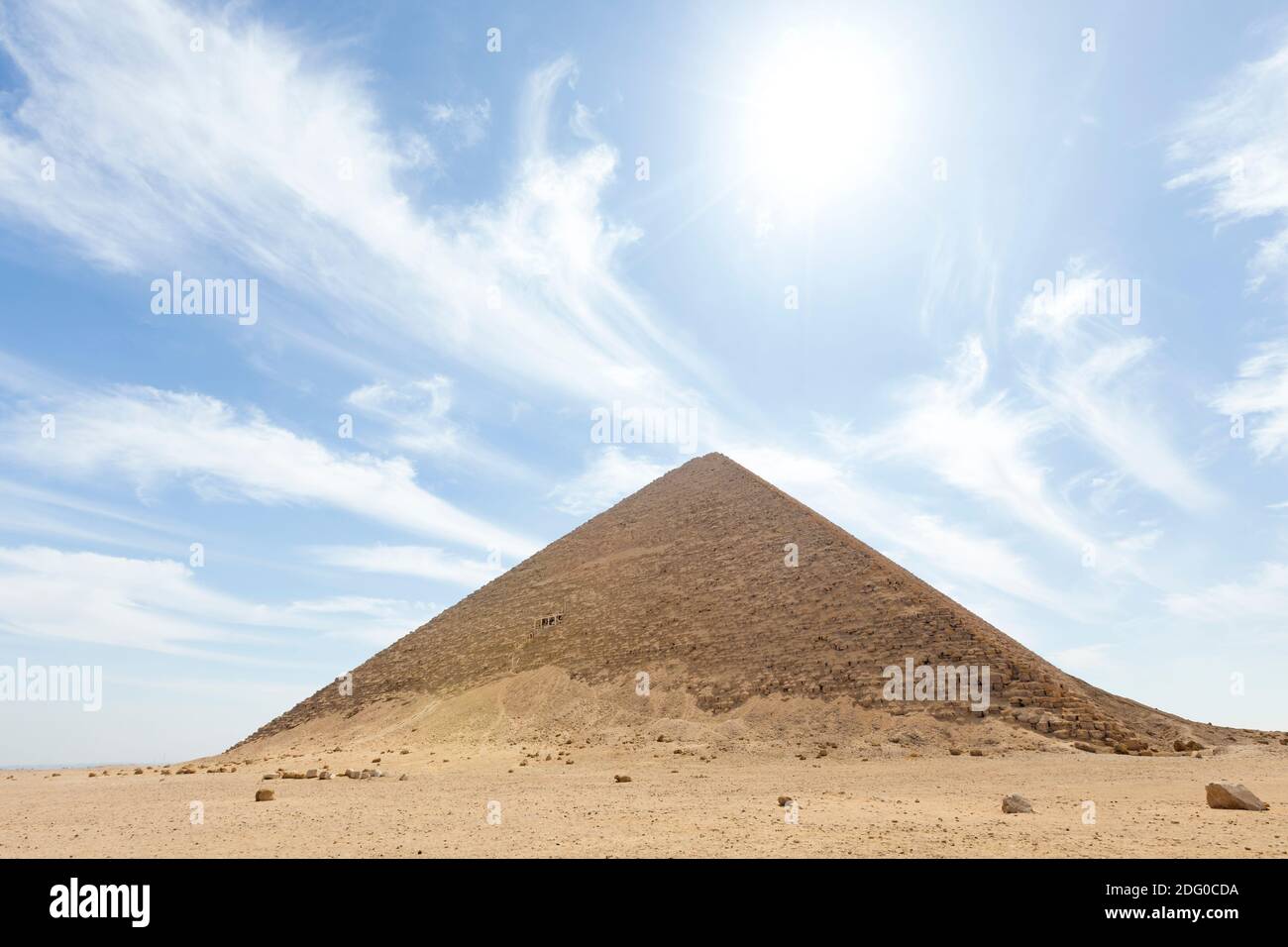 The red pyramid at Dahshur, Egypt Stock Photo - Alamy