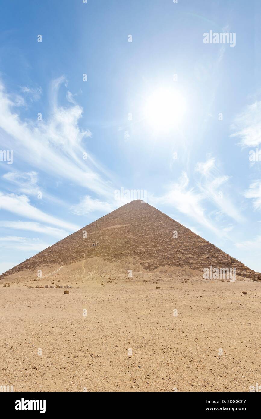 The red pyramid at Dahshur, Egypt Stock Photo - Alamy The red pyramid at Dahshur, Egypt Stock Photo - Alamy