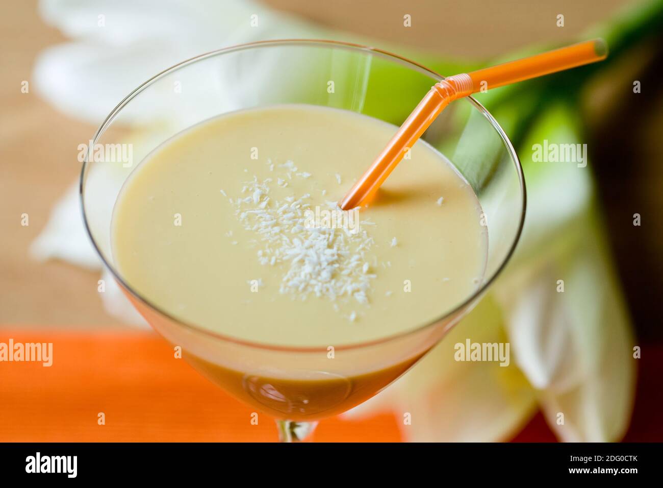 Bananensaft mit Kokos - Banana smoothie with coco Stock Photo - Alamy