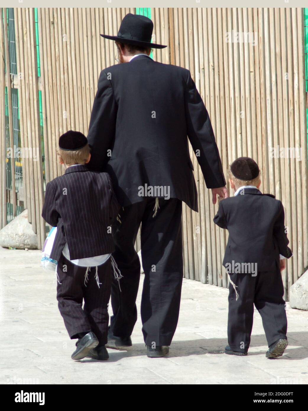 Orthodox family hi-res stock photography and images - Alamy