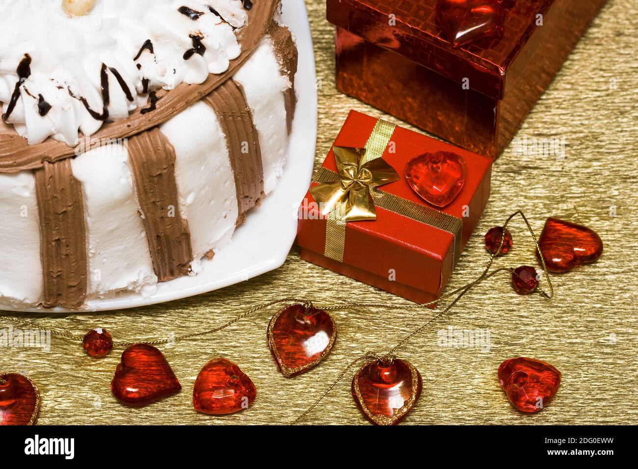 Cake hearts hi-res stock photography and images - Alamy