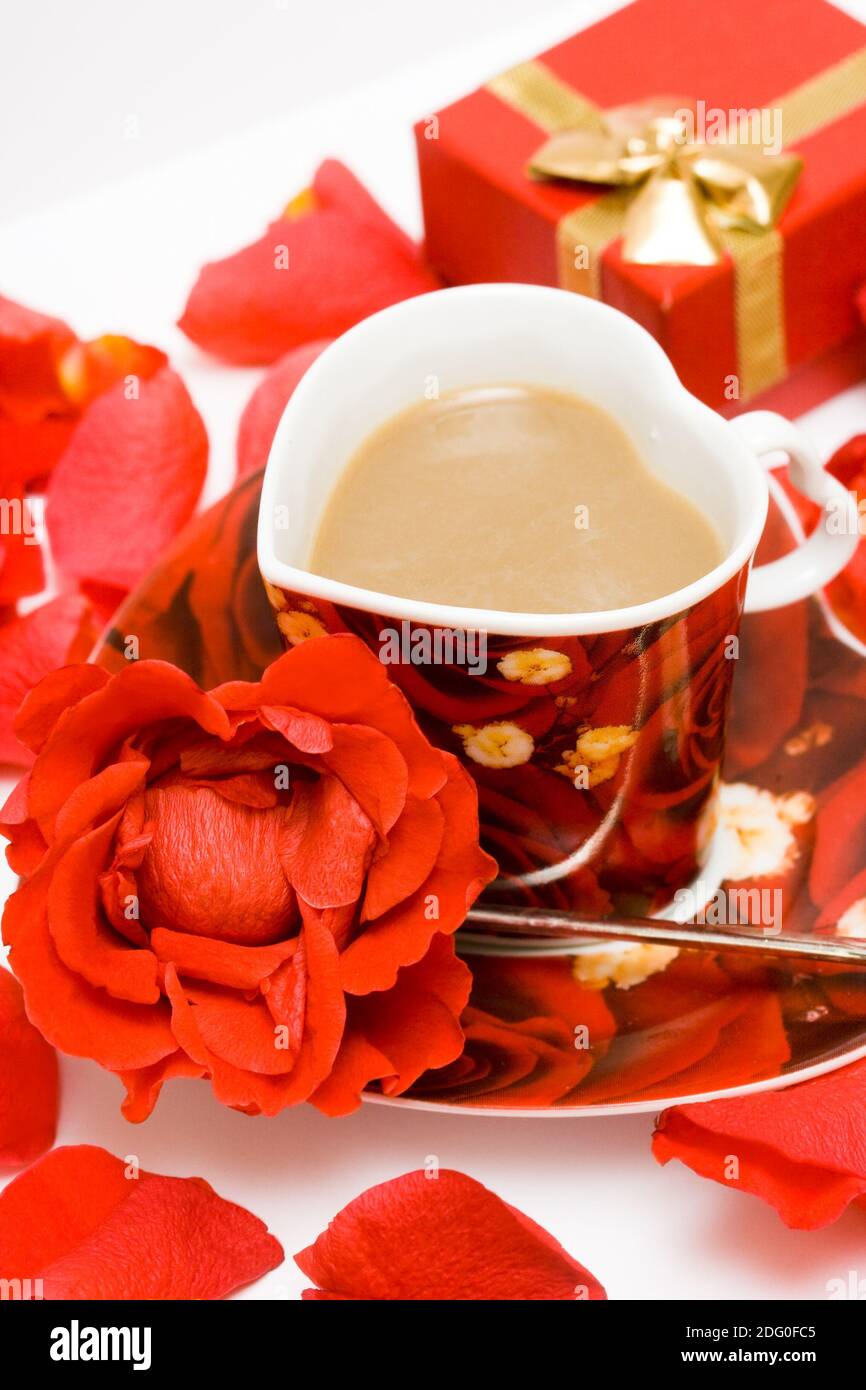 Coffee red rose flower heart hi-res stock photography and images - Alamy