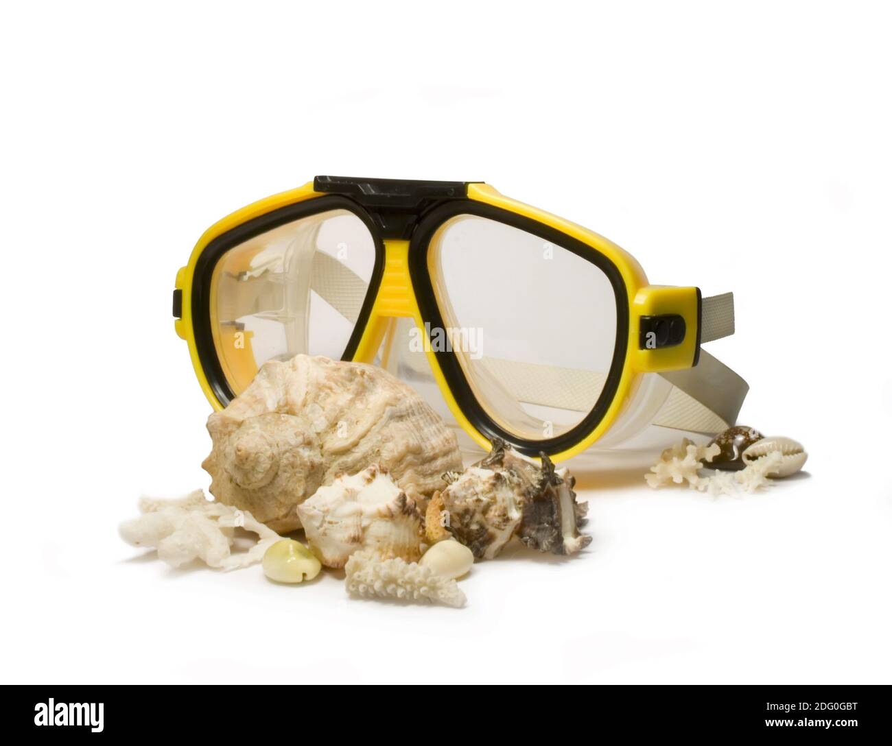Yellow diving mask with sea shells Stock Photo - Alamy