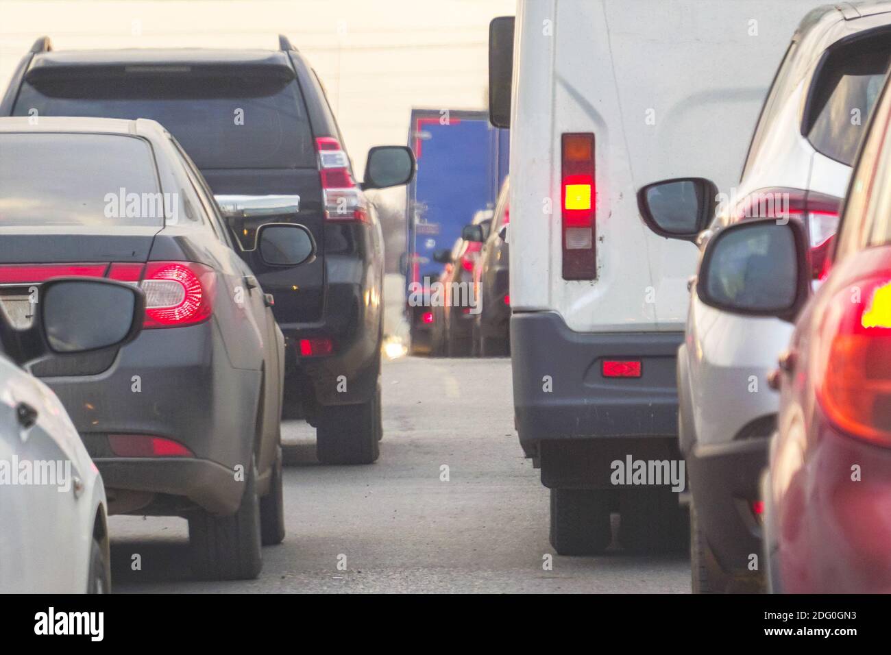 Cars tailgating on a motorway hi-res stock photography and images - Alamy