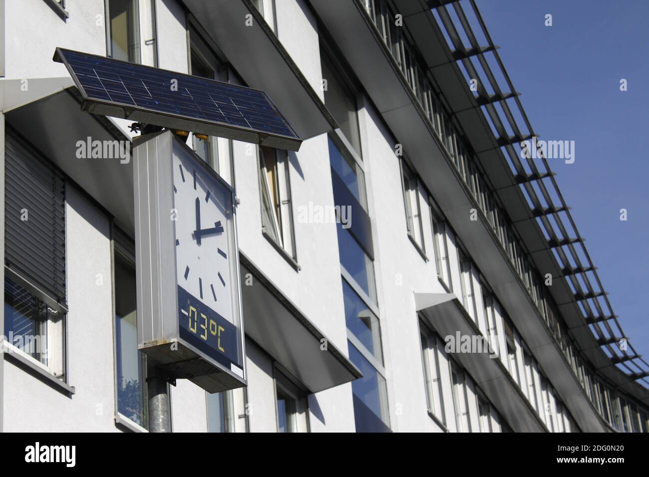 Solar powered clock hi-res stock photography and images - Alamy