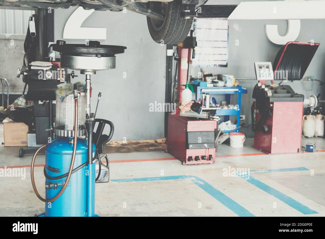 Old engine oil hi-res stock photography and images - Alamy