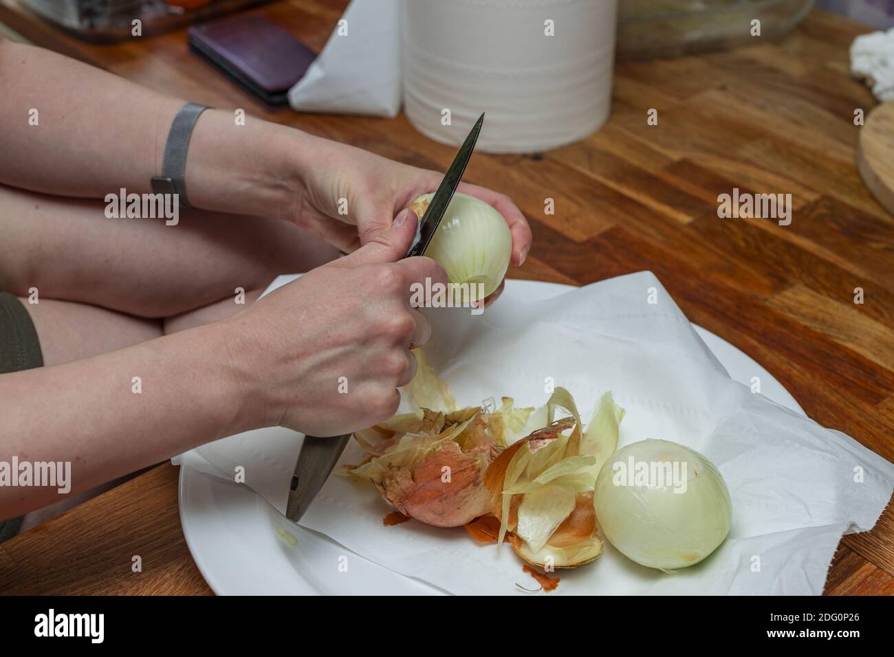 Close up hand cutting onions hi-res stock photography and images - Alamy
