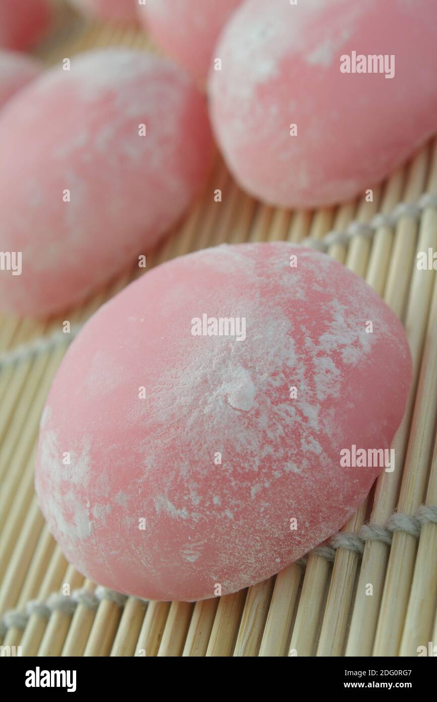 Pink Japanese rice cakes Stock Photo - Alamy