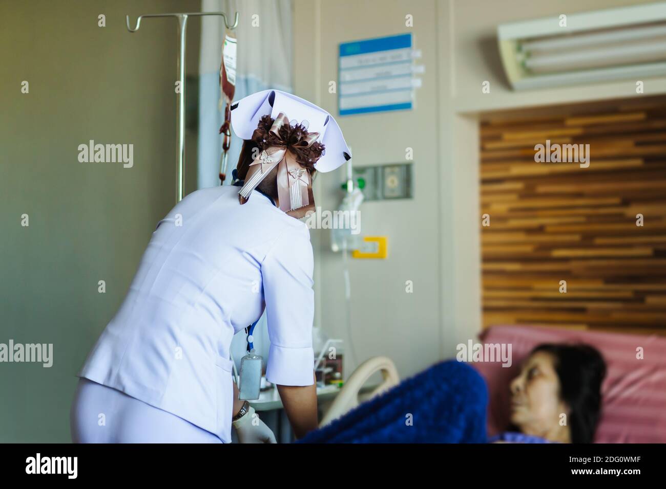 Nurse in hospital with blood products, infusion of donor blood Stock ...
