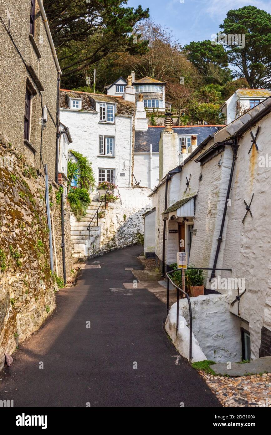 A narrow street of "The Warren" at Polperro in Cornwall, England Stock ...