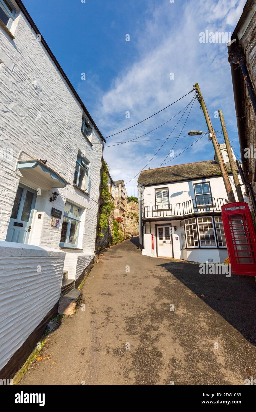 A narrow street of "The Warren" at Polperro in Cornwall, England Stock ...