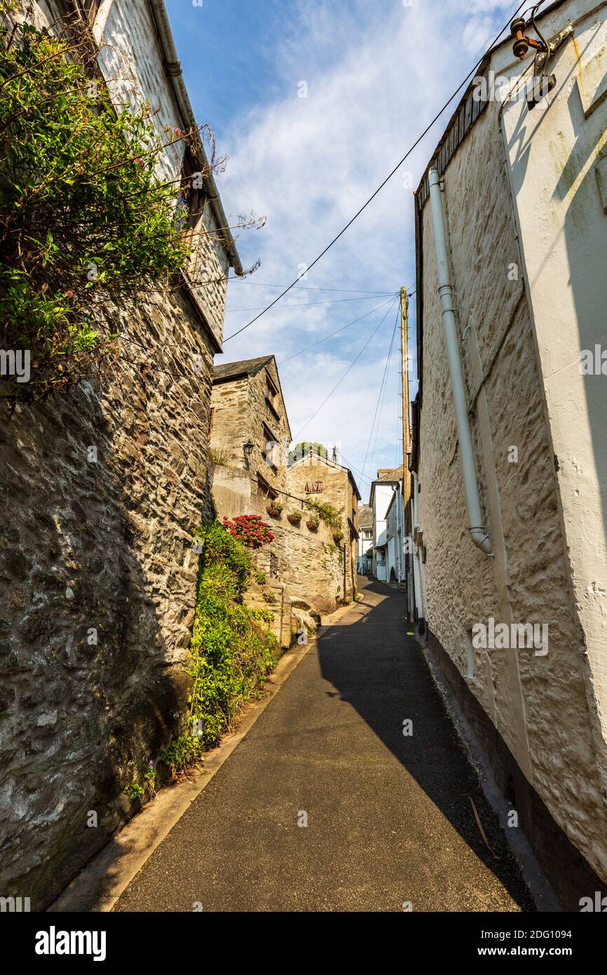 A narrow street of "The Warren" at Polperro in Cornwall, England Stock ...