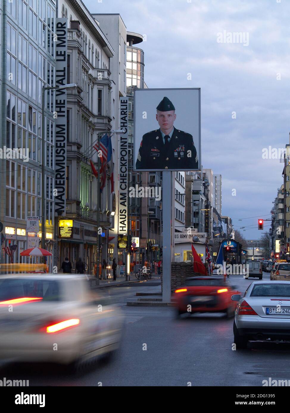 Checkpoint charlie berlin wall 1989 hi-res stock photography and images ...