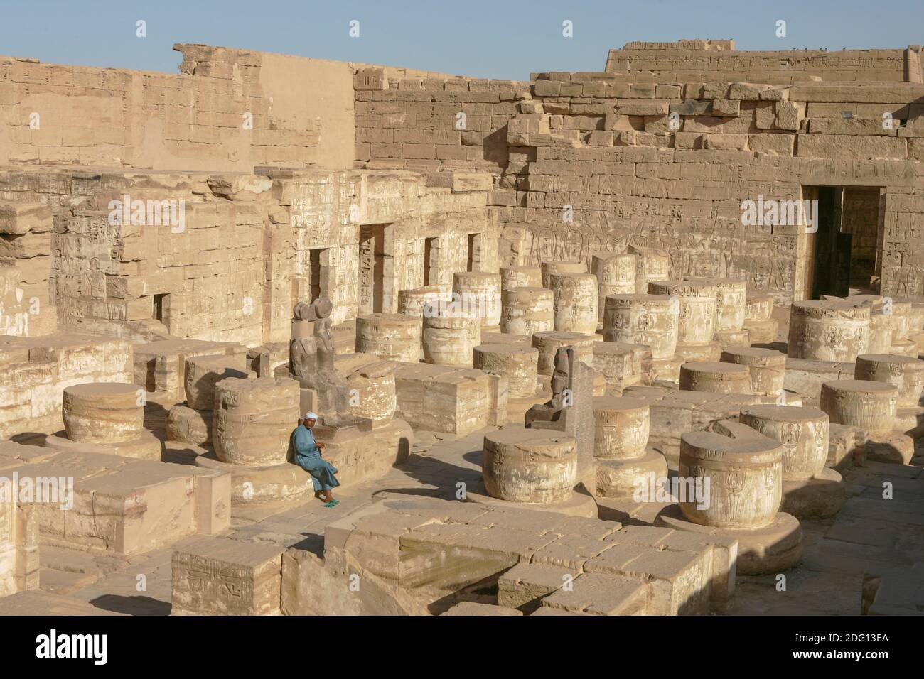 MEDINET HABU TEMPLE, EGYPT Stock Photo - Alamy