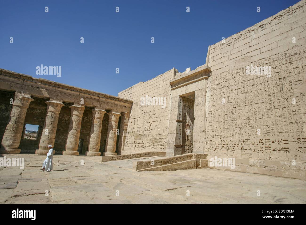 MEDINET HABU TEMPLE, EGYPT Stock Photo - Alamy