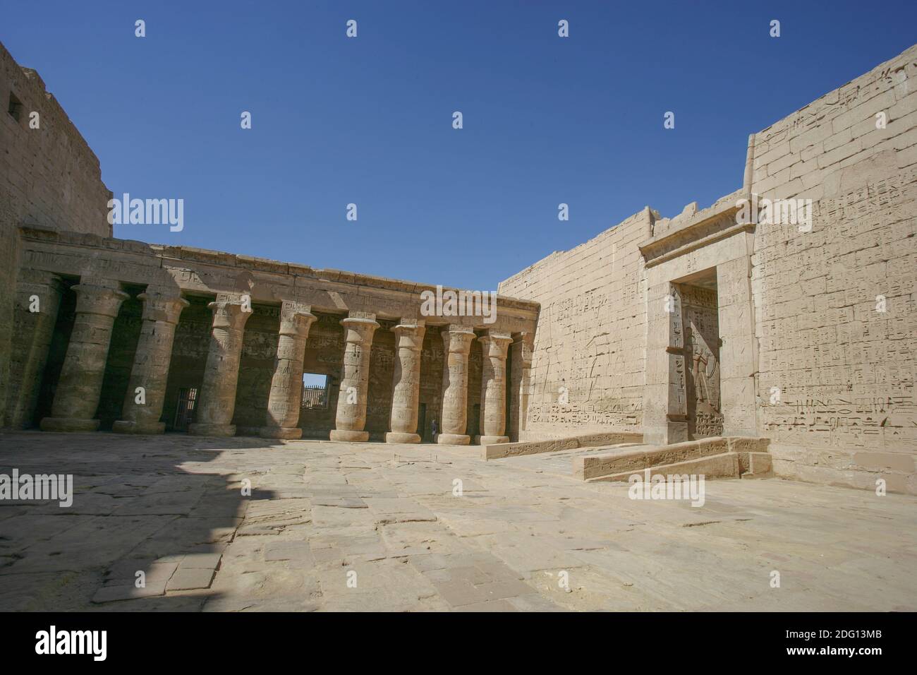 MEDINET HABU TEMPLE, EGYPT Stock Photo - Alamy
