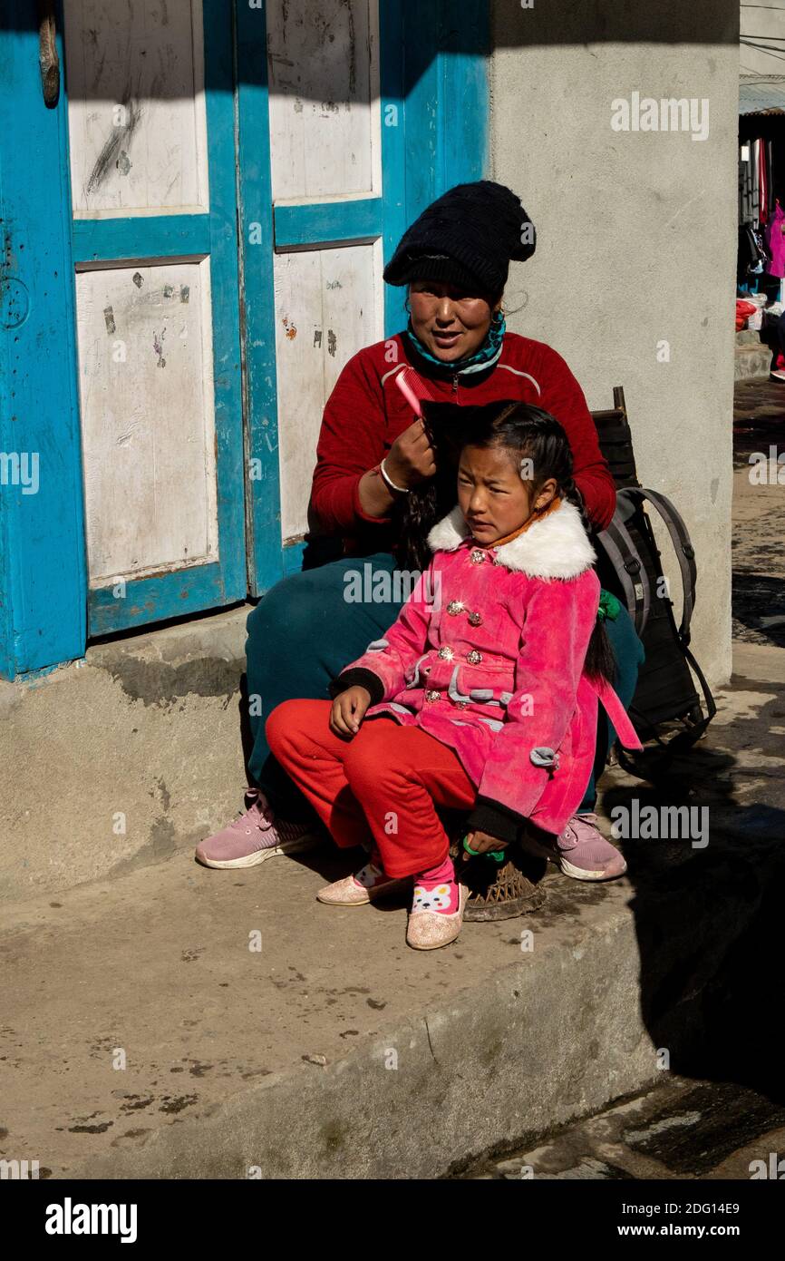 People in the street of Lukla Stock Photo - Alamy