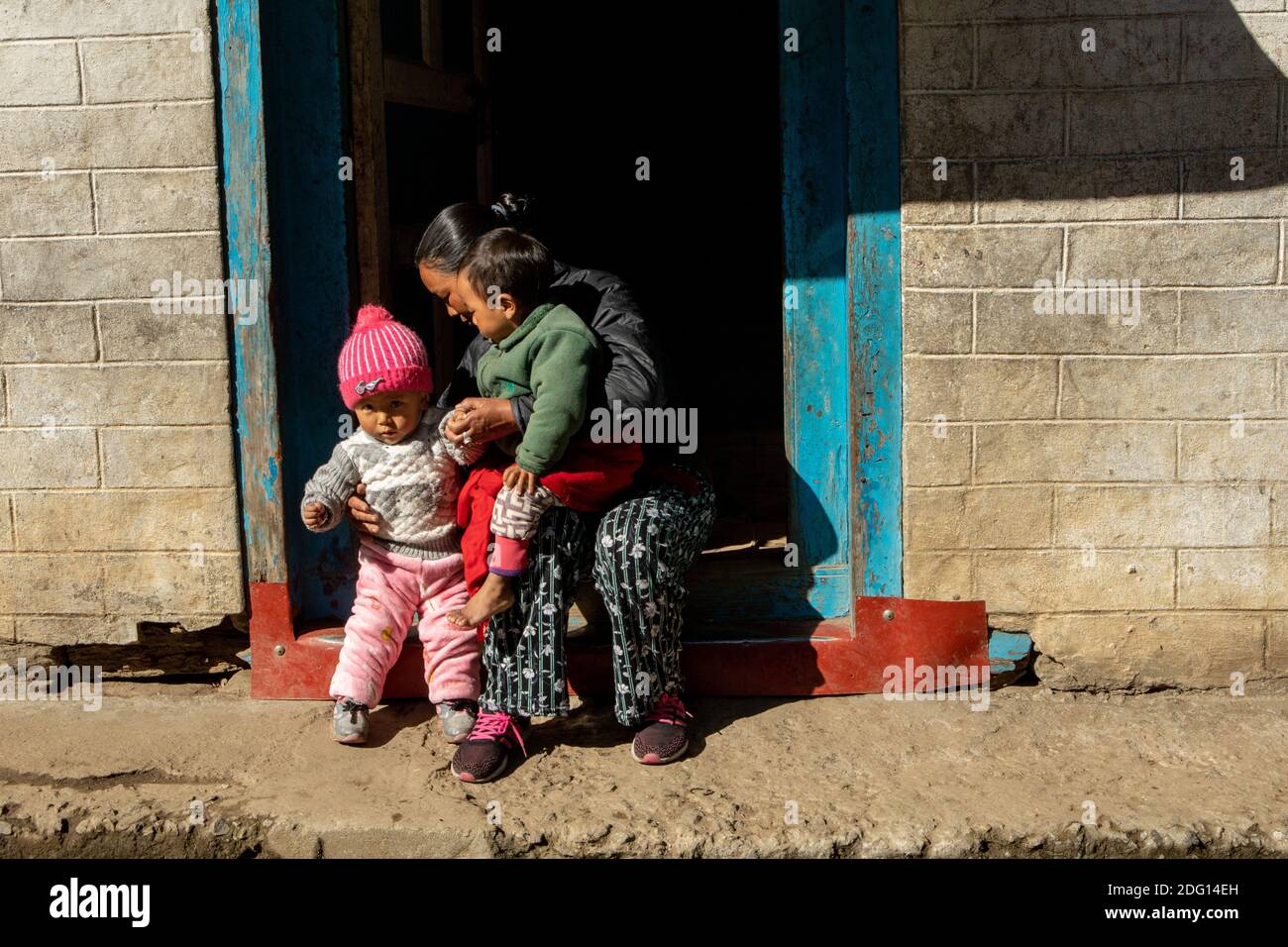 People in the street of Lukla Stock Photo - Alamy