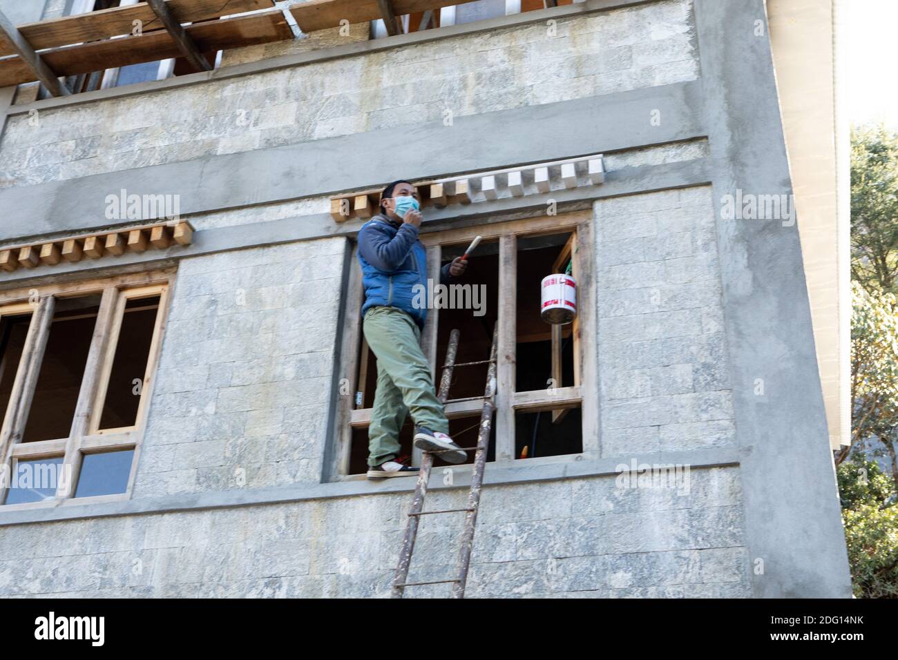 People in the street of Lukla Stock Photo - Alamy