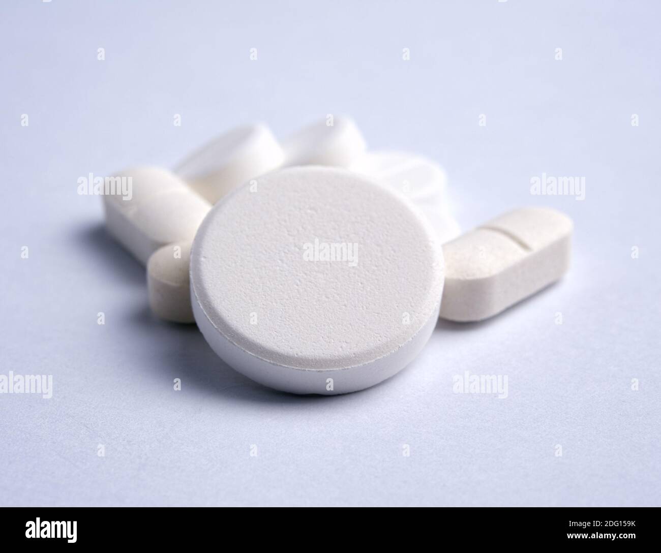 White pill painkiller hi-res stock photography and images - Alamy
