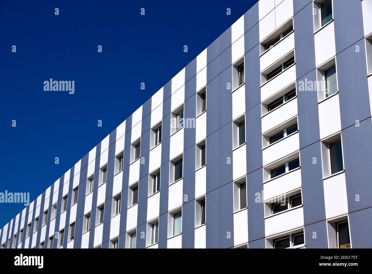 Silver building hi-res stock photography and images - Alamy