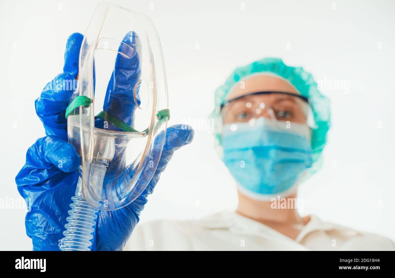 Surgery anesthetic mask woman hi-res stock photography and images - Alamy