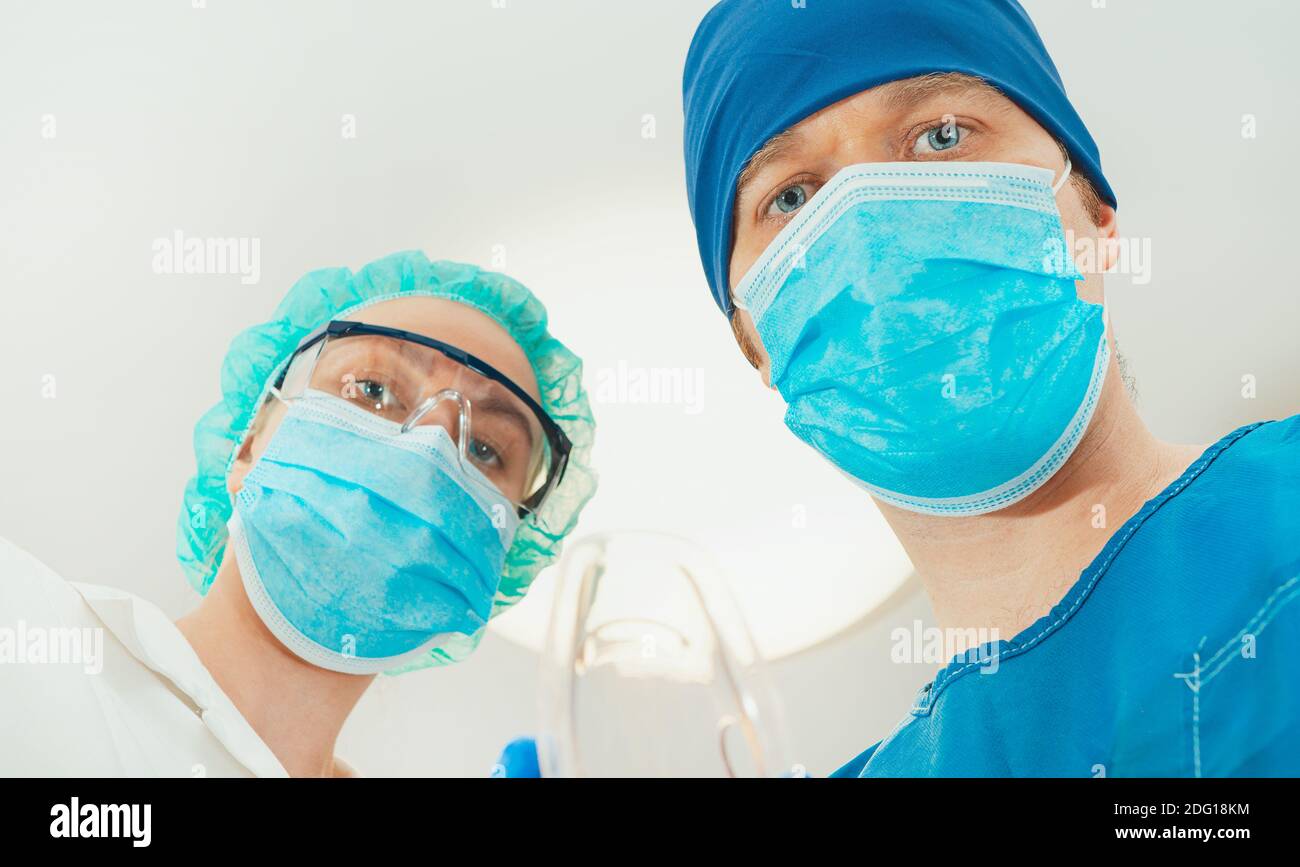Dentist with patient, gas mask hi-res stock photography and images - Alamy