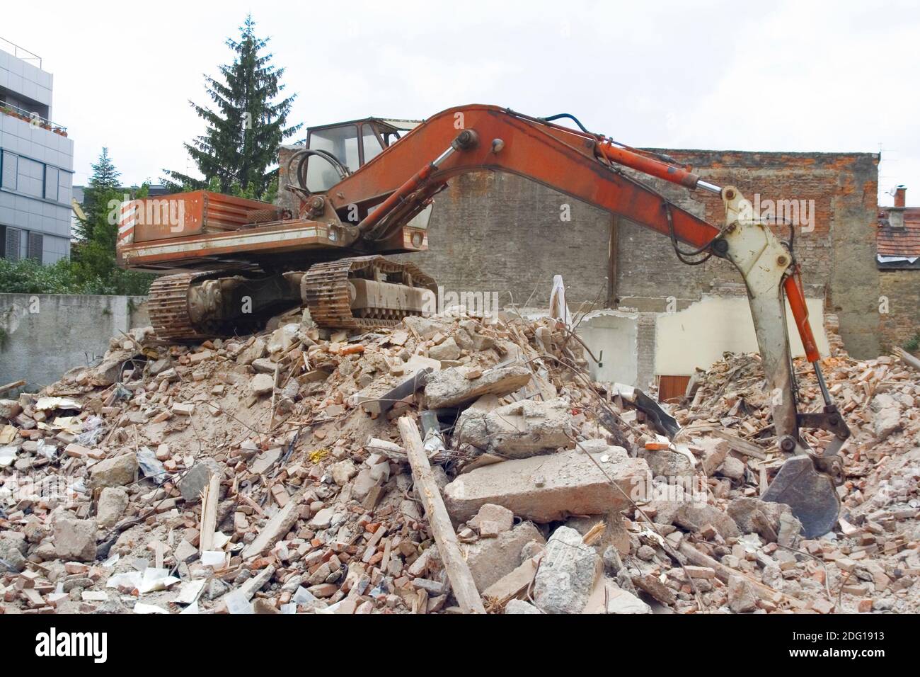 Excavating digging machinery hi-res stock photography and images - Alamy