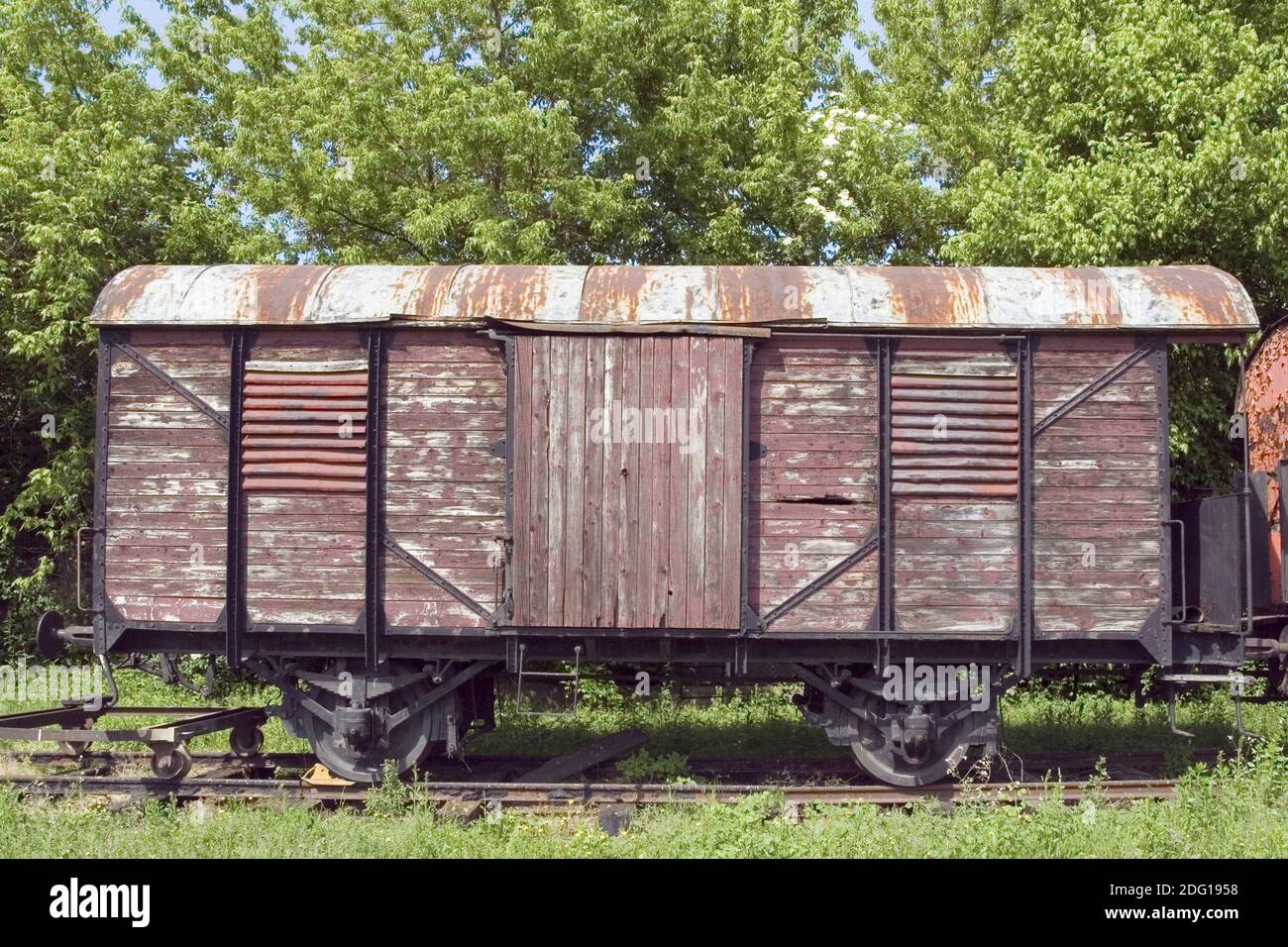 Old wagon hi-res stock photography and images - Alamy