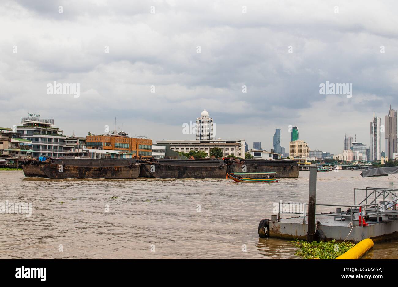 Cityscape and chao phraya river hi-res stock photography and images - Alamy