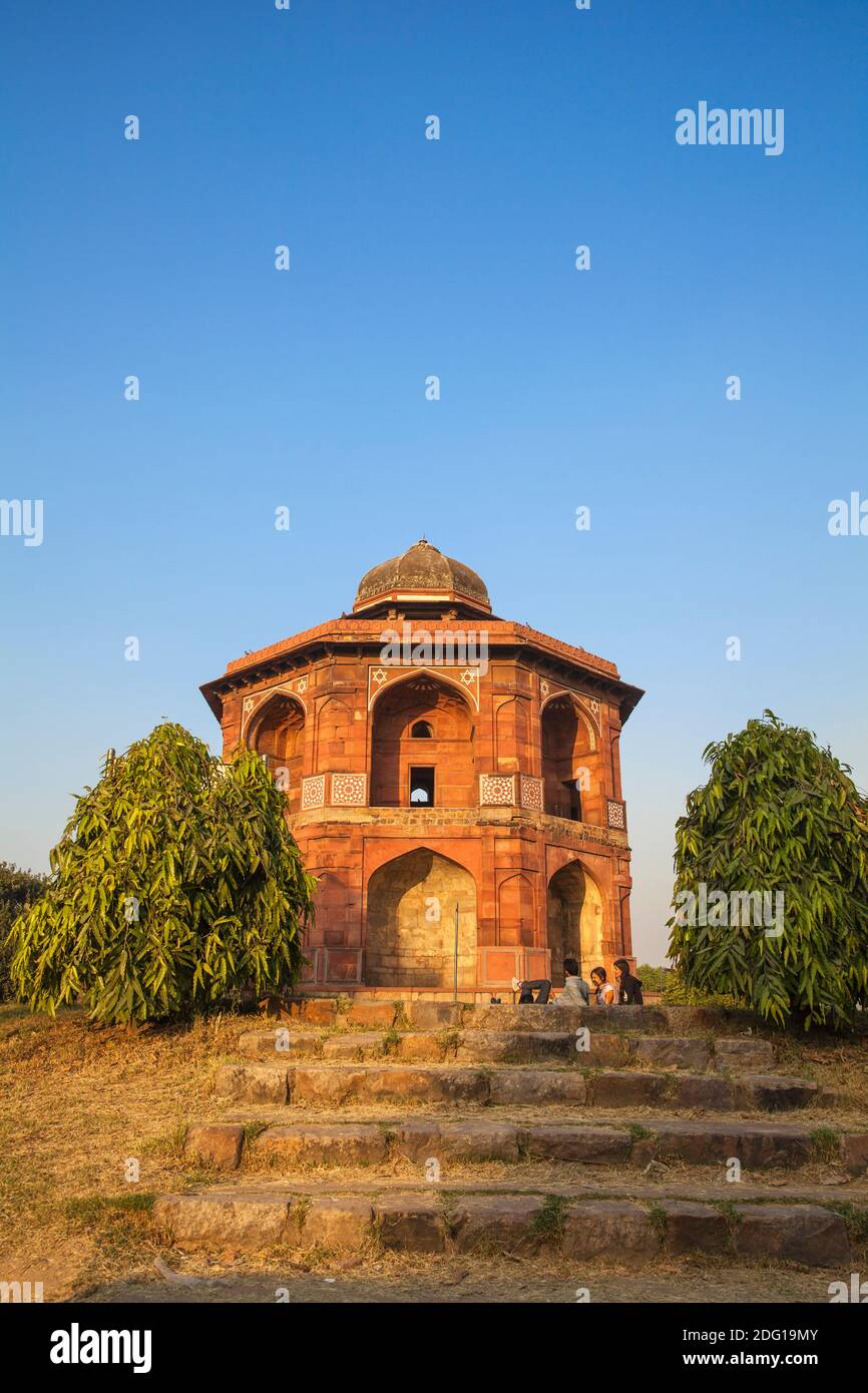 India, Delhi, Purana Quila - Old Fort, Sher Mandal tomb Stock Photo - Alamy