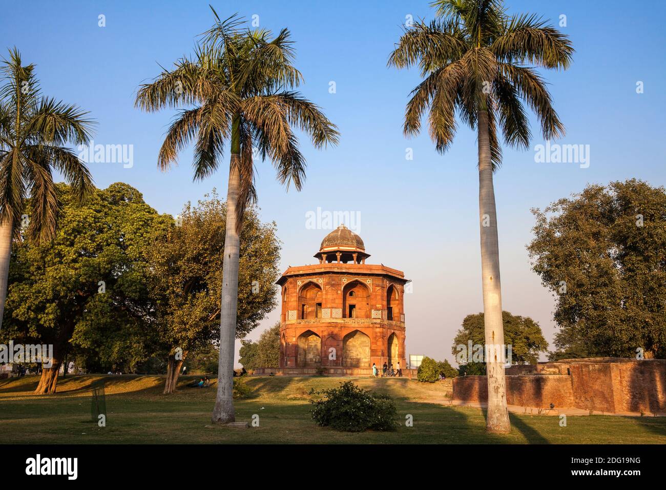 India, Delhi, Purana Quila - Old Fort, Sher Mandal tomb Stock Photo - Alamy