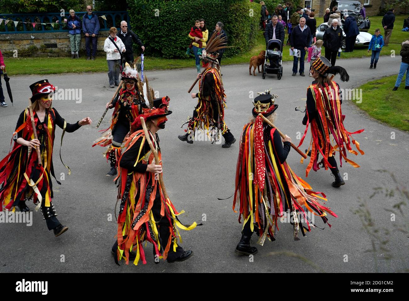 Morris dancers performing Derbyshire England UK Stock Photo - Alamy
