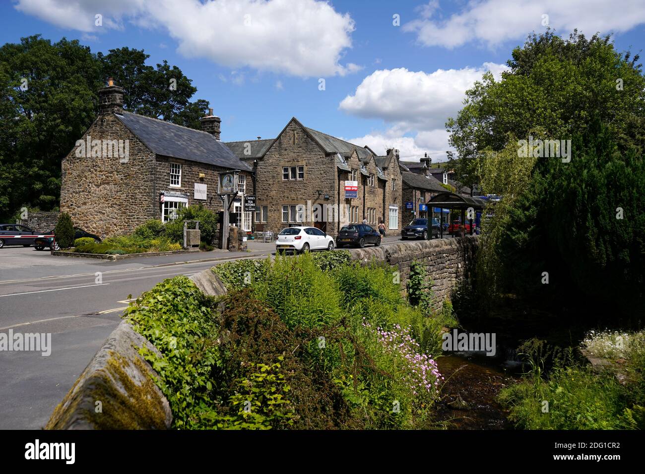 Hathersage village hi-res stock photography and images - Alamy